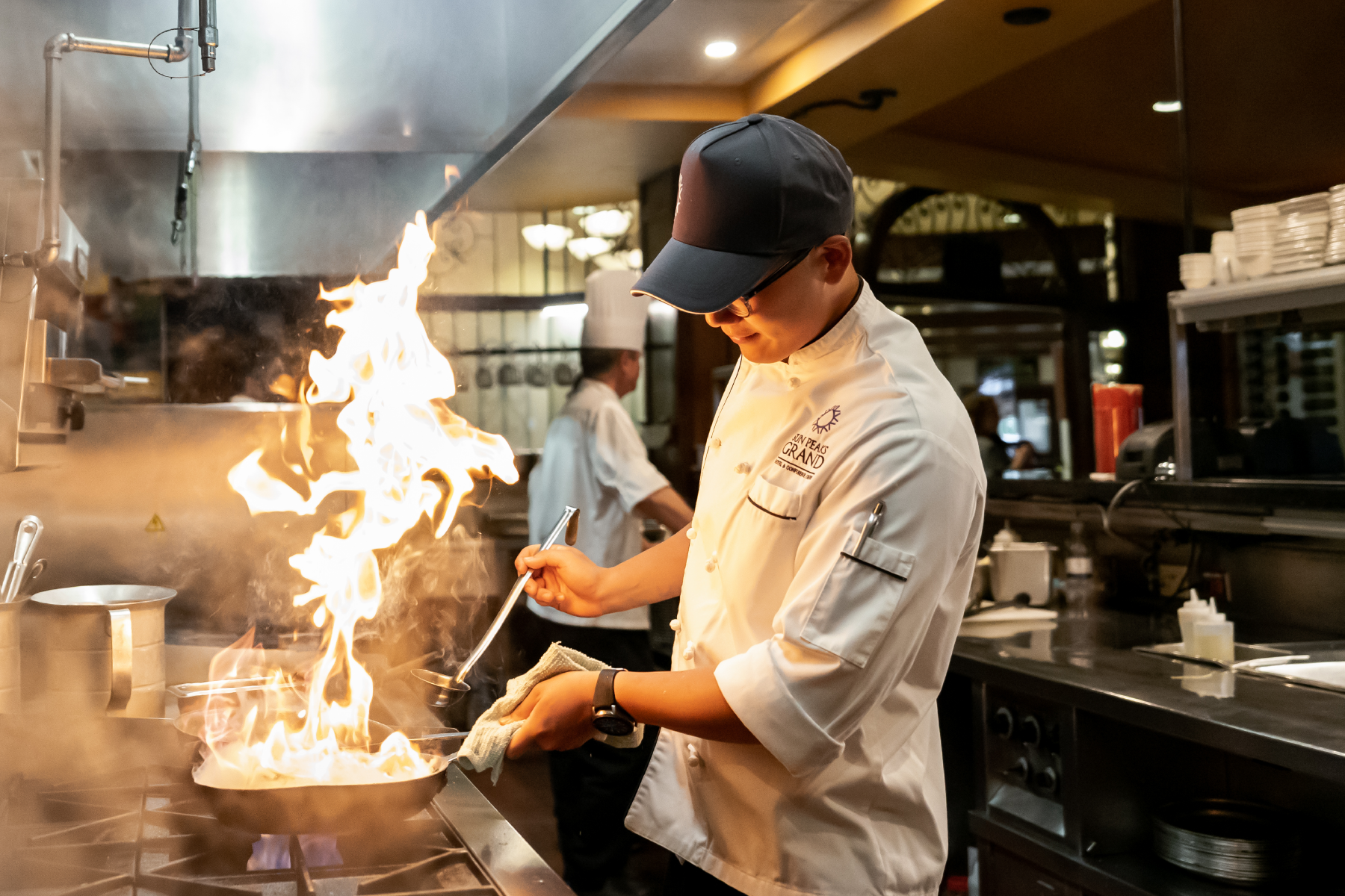 Mantles Restaurant & Lounge Thanksgiving Dinner | Sun Peaks Grand